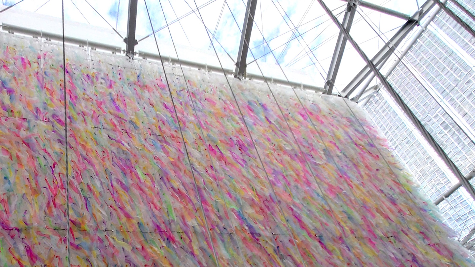 NTTの万博パビリオン詳細判明、小さな布と糸のような炭素繊維ワイヤの集合体 | 日経クロステック（xTECH） – EXPOニュースくん